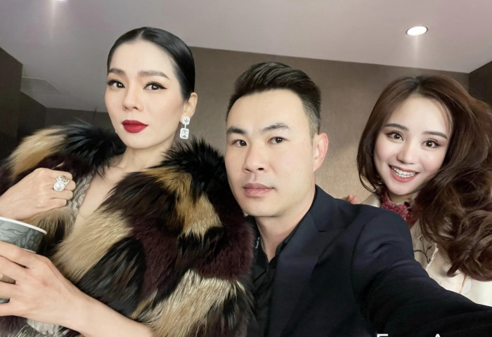 ‘Bóc trần’ diện mạo đời thật của Lệ Quyên, Vy Oanh qua loạt ảnh hậu trường đi diễn